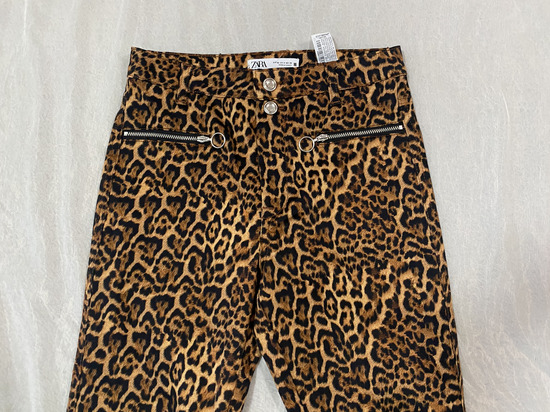 Zara pantalone velicina 38 leopard print