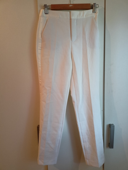 Bele pantalone, Zara