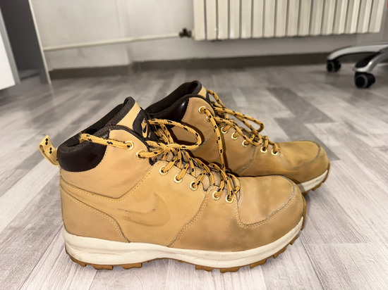 Nike Manoa patike, Kanađanke