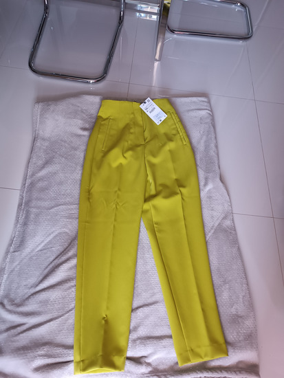 Zara pantalone visoki struk samo 700