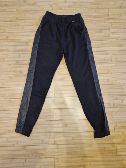 RASPRODAJA GUESS pantalone (Svajcarska)