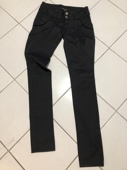 Sportsko - elegantne crne pantalone