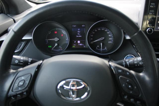 TOYOTA C-HR 1.8 HYBRID AUT