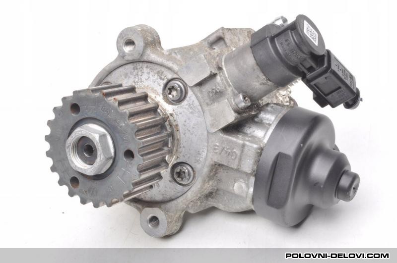 Volkswagen Golf 7 PUMPA GORIVA Motor I Delovi Motora