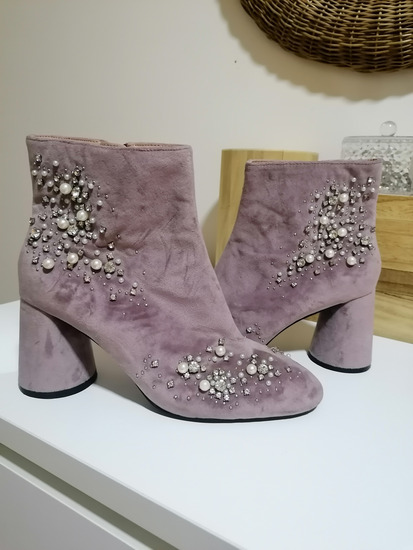 ZARA ČIZME 5000 %%%%