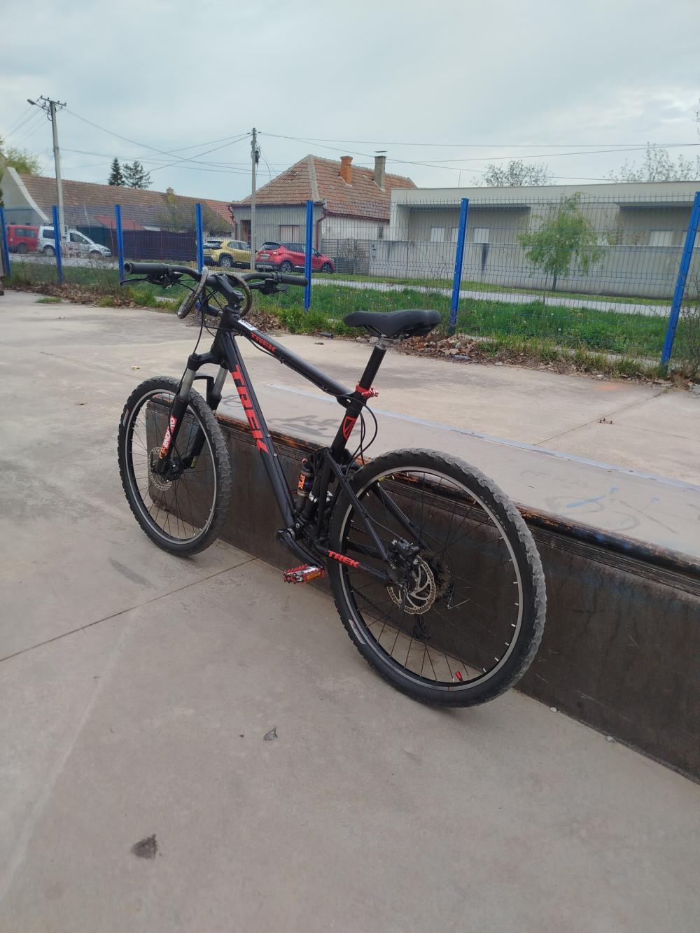 TREK Full Suspension