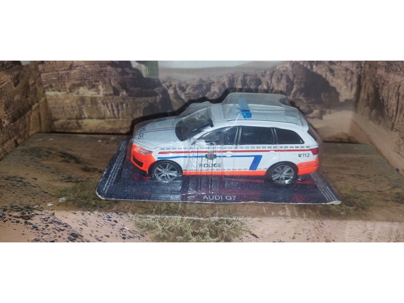 DeAgostini Police Cars Audi Q7 1:43
