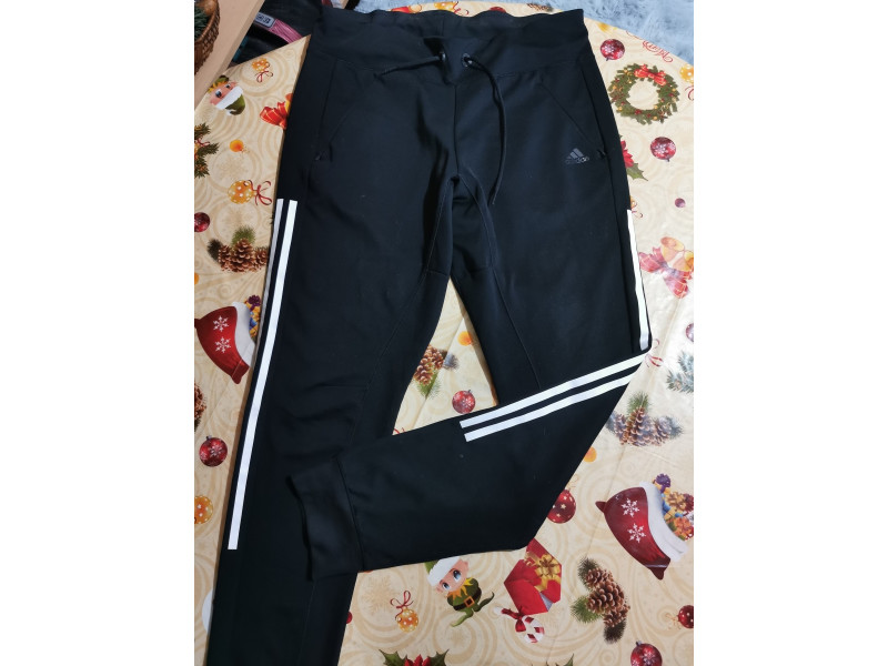 17. ADIDAS EKSTRA TRENERKE vel M