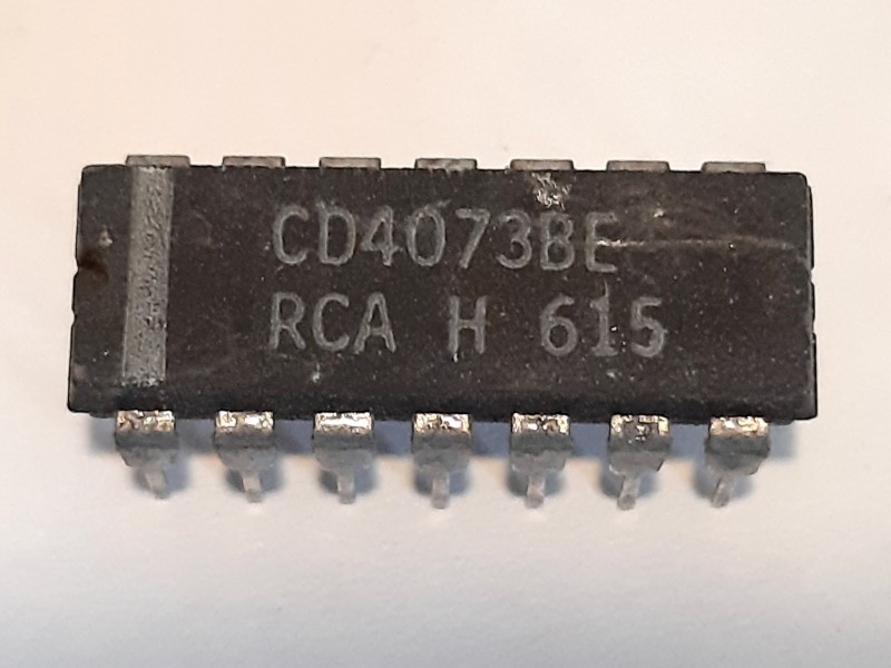 Chip RCA CD4073BE