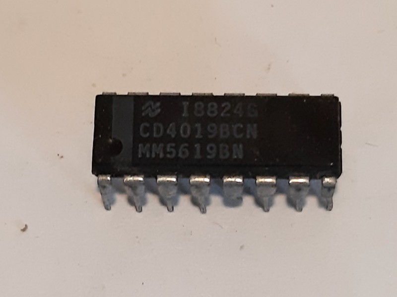 Chip CD4019BCN