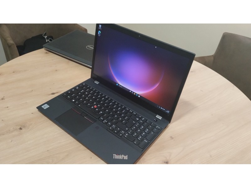 Lenovo T15.15.6'' i5-10310U .8gb 256 SSD