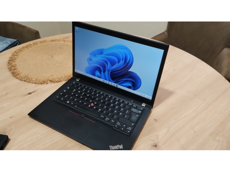 Lenovo ThinkPad T490s 14''.i5-8365U.8GB .256SSD