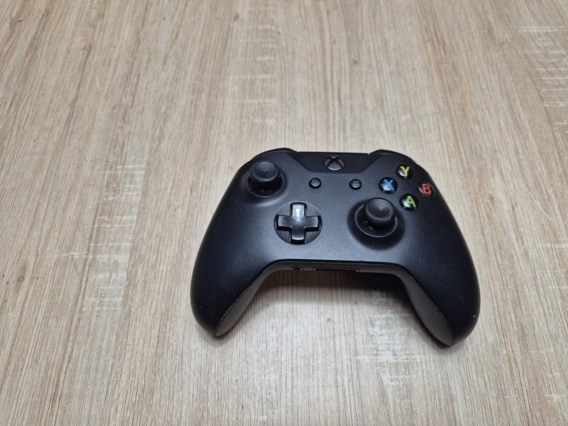 XBOX One Dzojstik 1708 Br 3