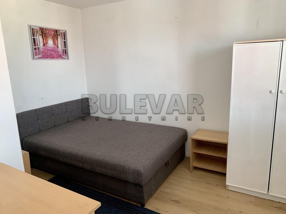 Kragujevačka, Jednosoban stan za izdavanje, 45m2, 200€