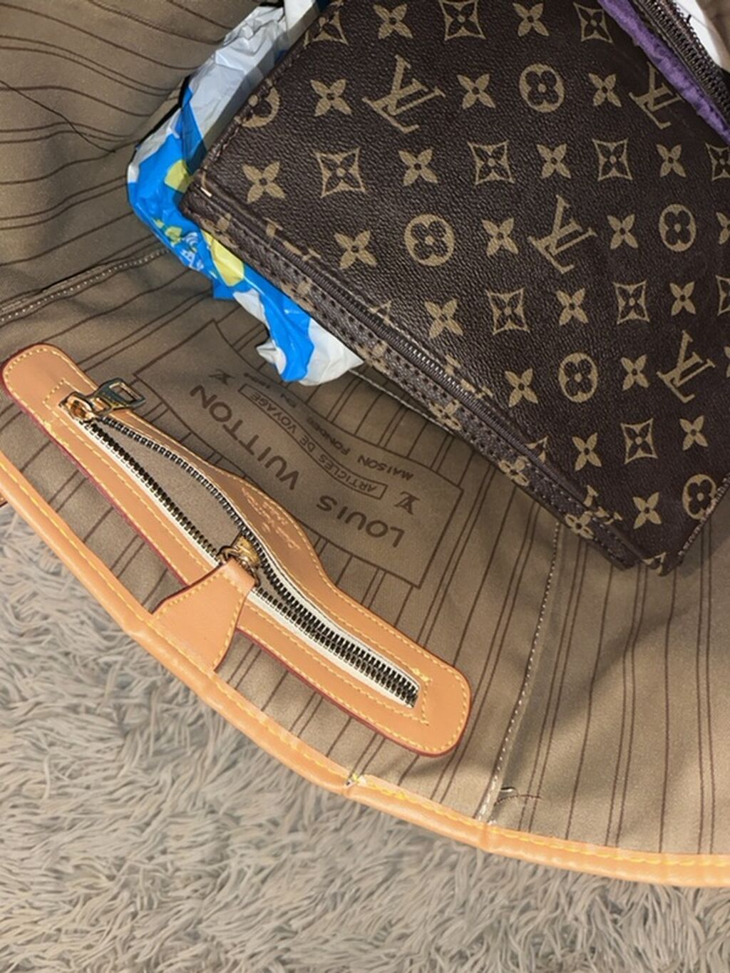 KOŽA Louis Vuitton Neverfull Monogram torba sa dodatnom