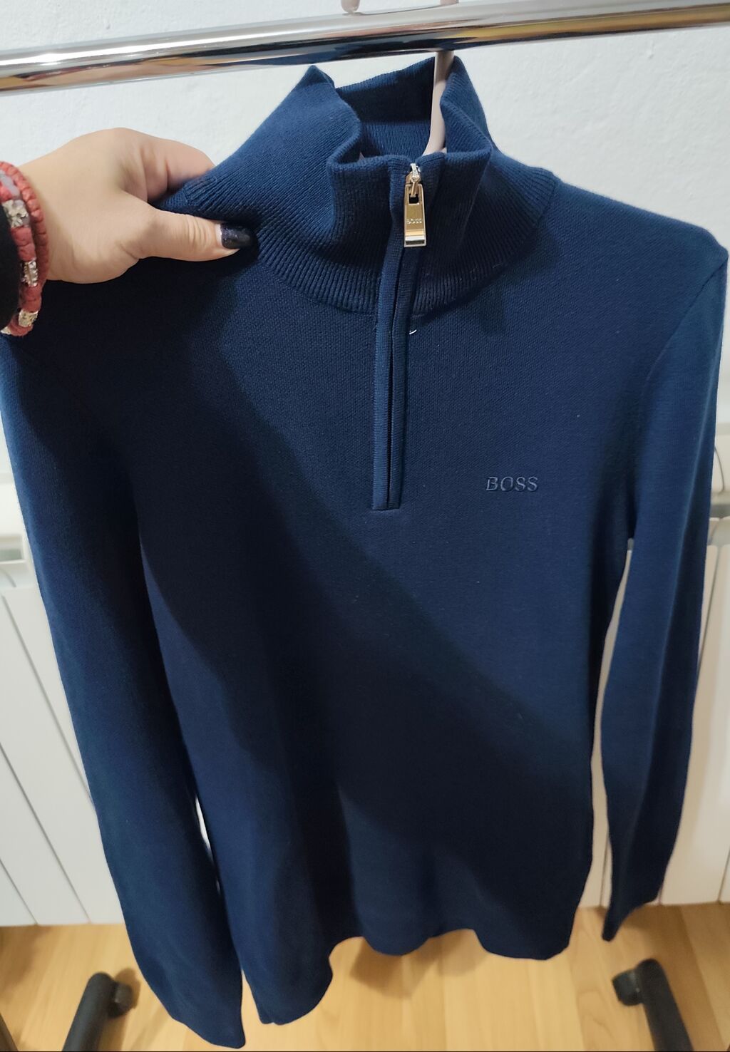 Muški džemper sa rajsferšlusom do pola (half-zip), BOSS. - Model