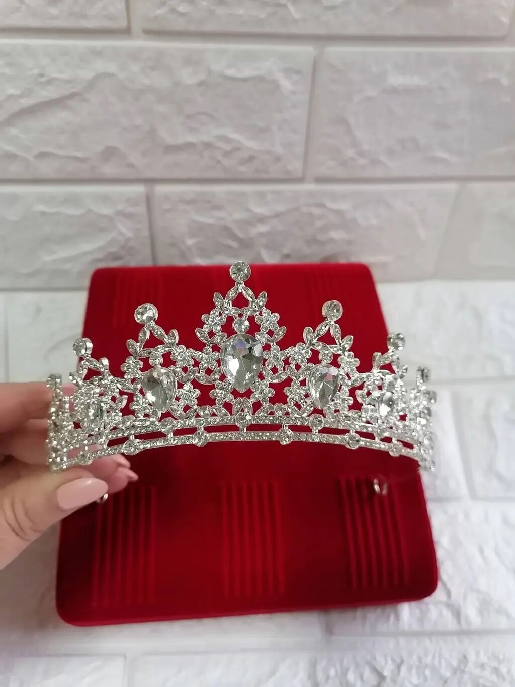 Svečane tijare/krune sa kristalima - Elegantne metalne tijare bogato