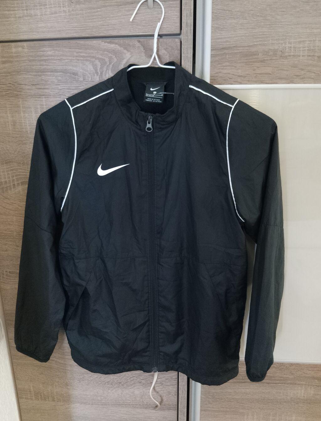 Original Nike šuškava dečja jakna M 137 - 147 cm od pazuha do pazuha