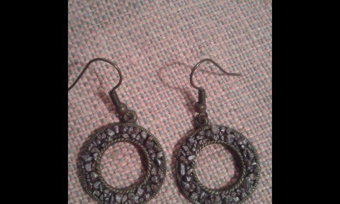 Simpaticne bakarne mindjuse sa ljubicastim kamencicima. Nove