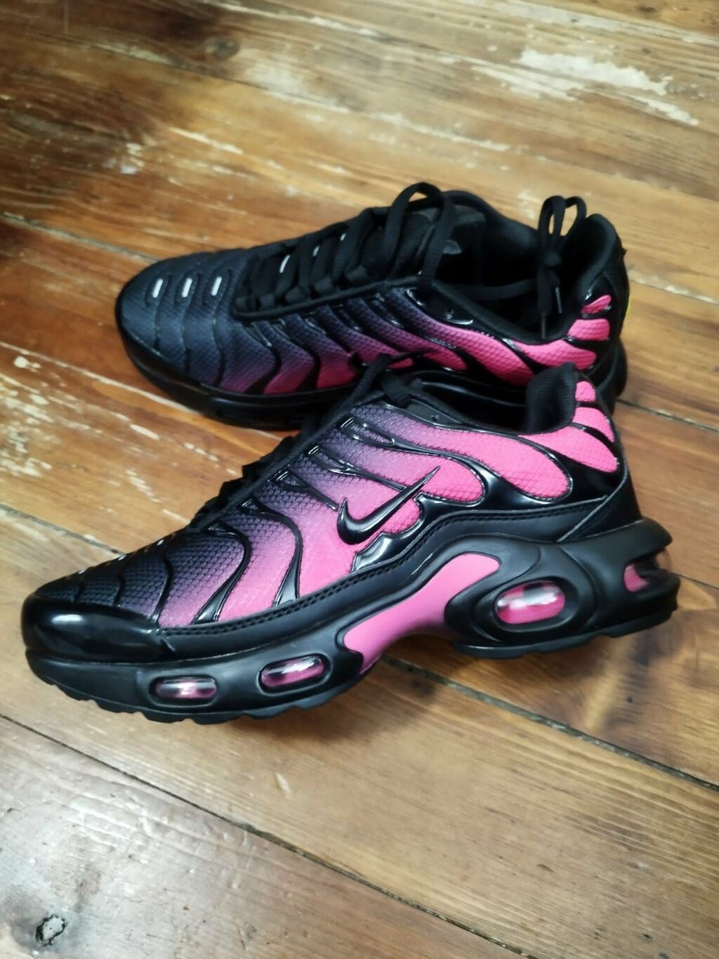 Velicine od 36 do 41 Nike Air Max Plus (Tn) patike – crno/roze prelaz