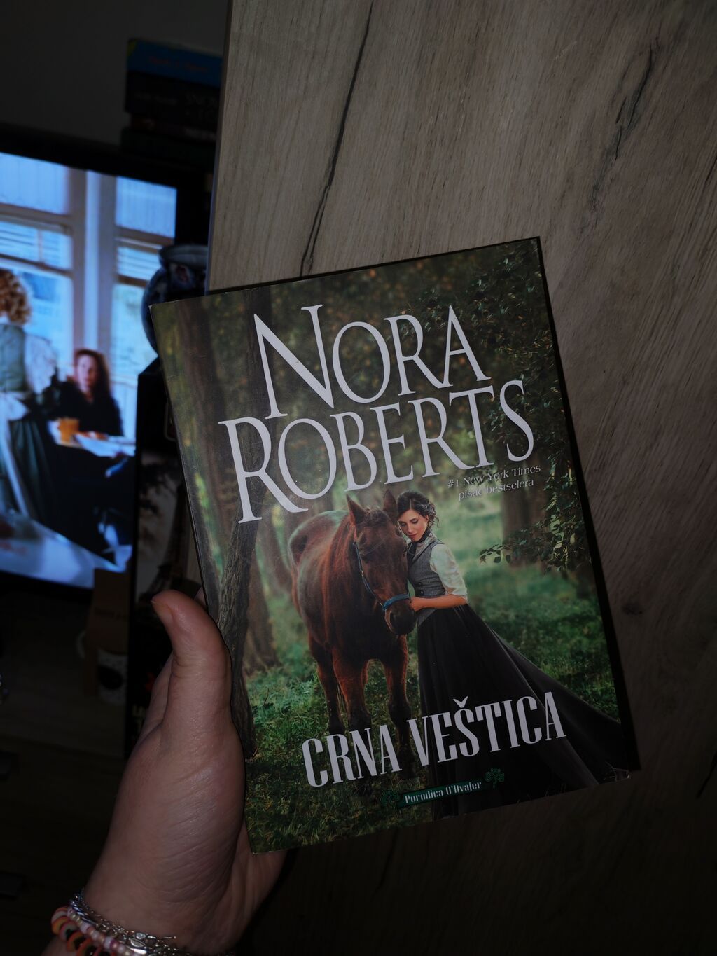 Knjiga: Nora Roberts – Crna veštica - Žanr: romantična fantastika /