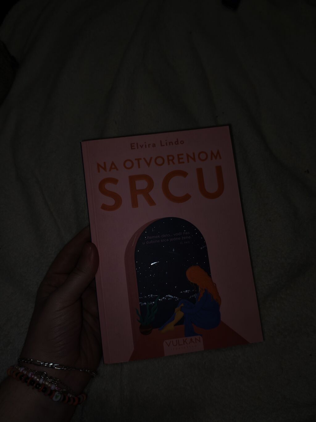 Knjiga: Na otvorenom srcu Autorka: Elvira Lindo Izdavač: Vulkan -