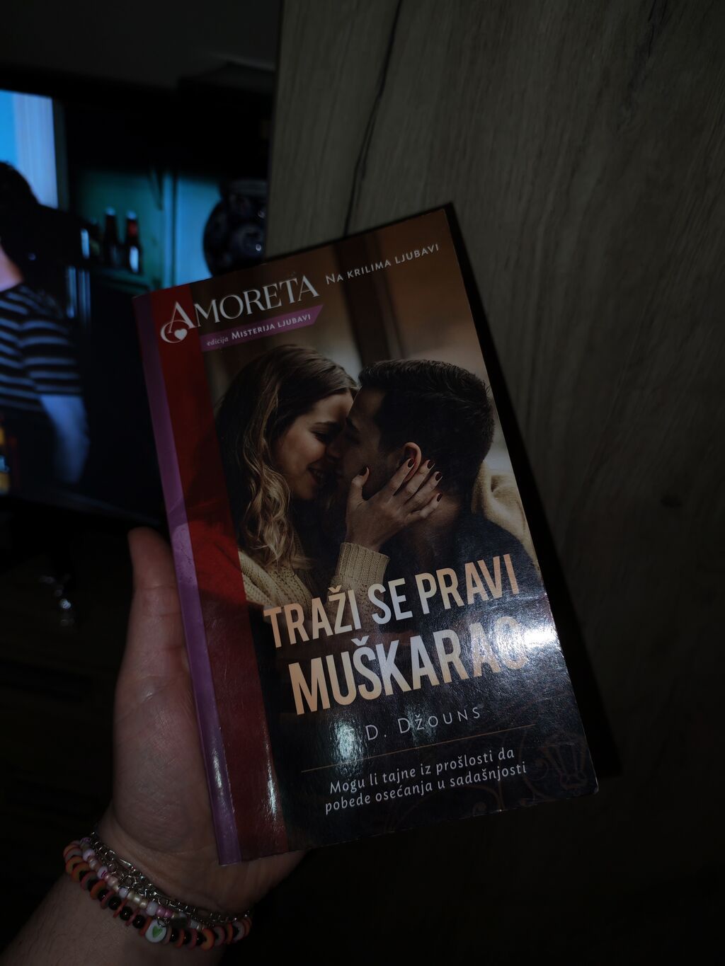 Naslov: Dve knjige – „Traži se pravi muškarac“ i „Škorpijina kuća“