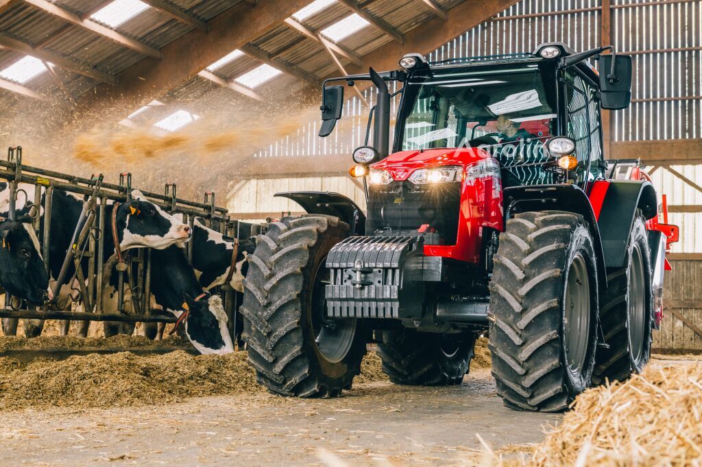 Novi Massey Ferguson 5711M traktor točkaš