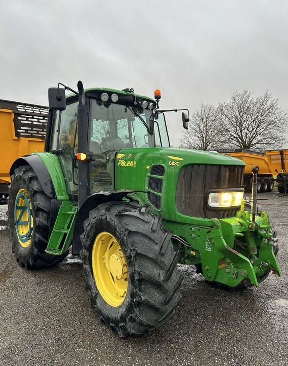 John Deere 6830 premium (SEMI-POWERSHIFT) traktor točkaš