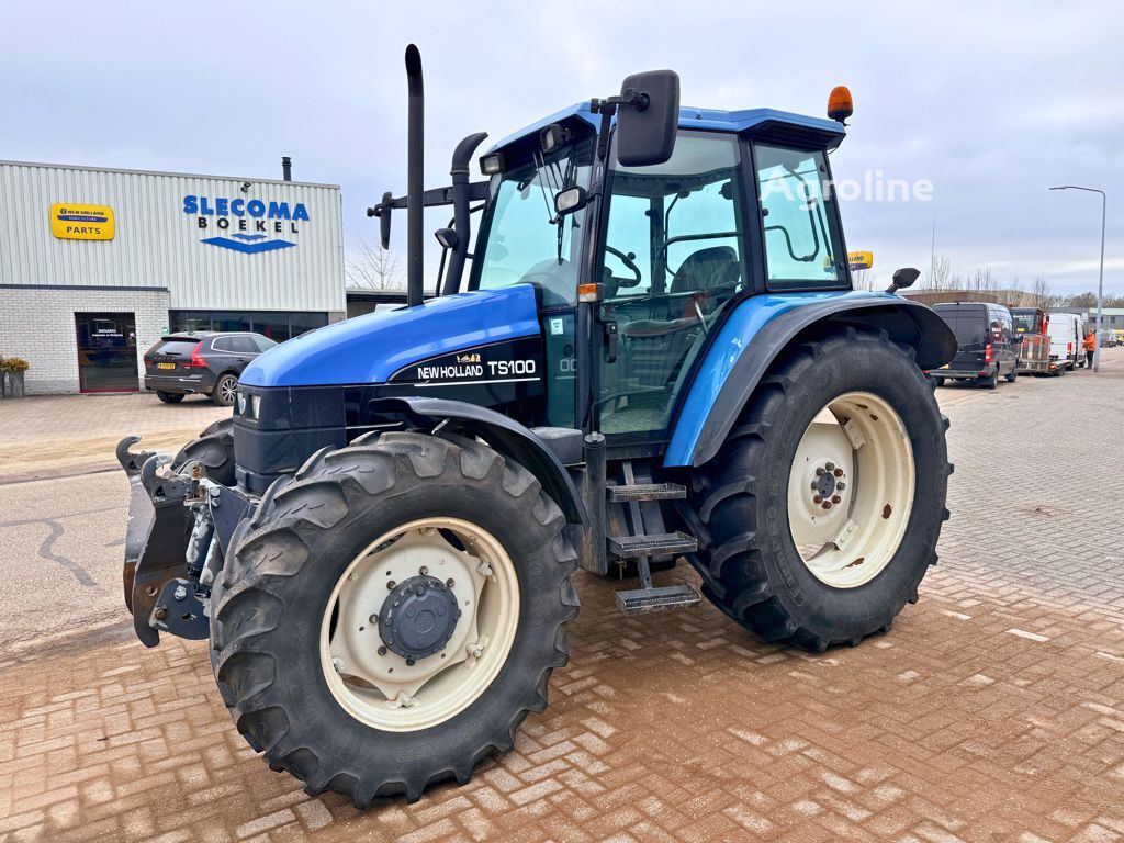 New Holland TS100 4WD traktor točkaš