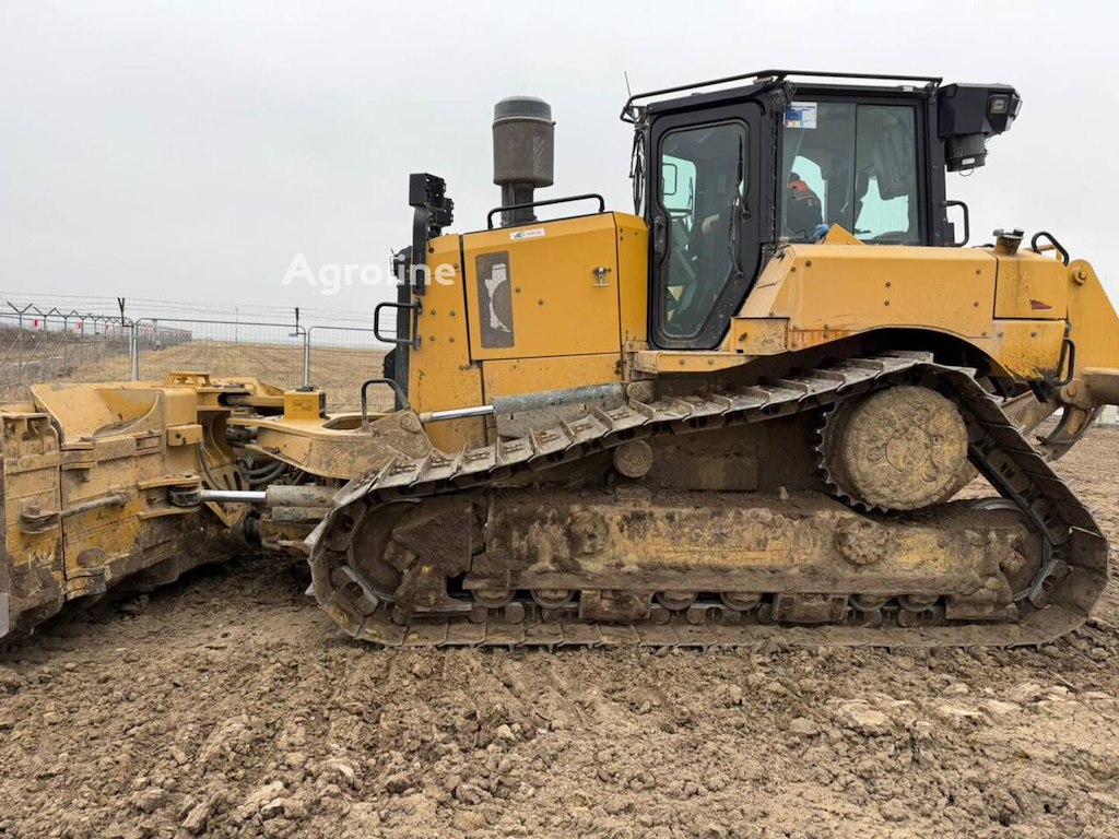 Caterpillar D6 traktor guseničar
