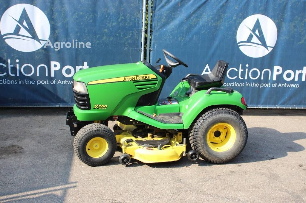 Prodaje se John Deere M700 traktor kosilica na aukciji