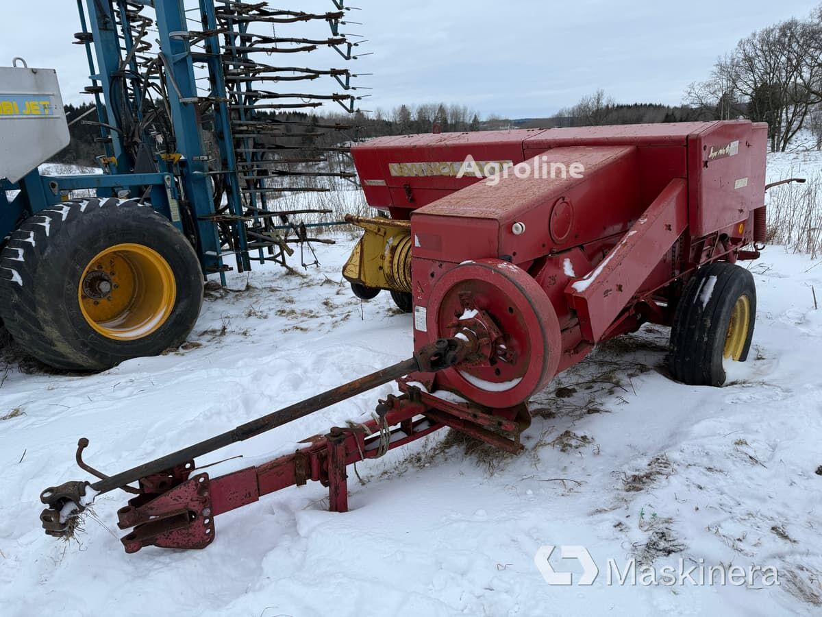 Prodaje se New Holland 276 balirku za okrugle bale na aukciji