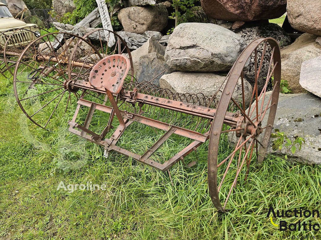 Prodaje se Rake viljuške za okrugle bale na aukciji