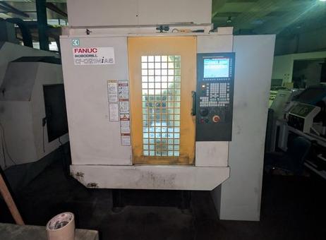 **FANUC Robodrill α-D21MiA5** vertikalni CNC centar za obradu u veoma dobrom ukupnom stanju.