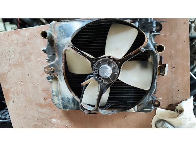 Suzuki Swift gti hladnjak sa ventilatorom