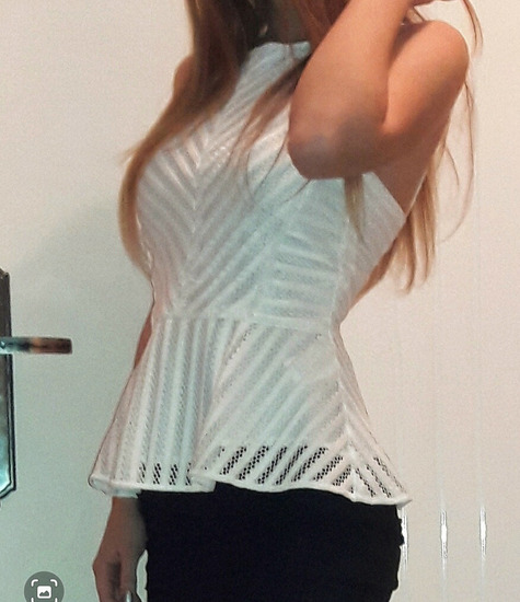 Elegantna bela bluza