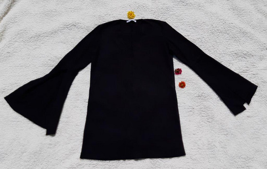 Zara intenzivno crna bluza sa sirokim rukavima