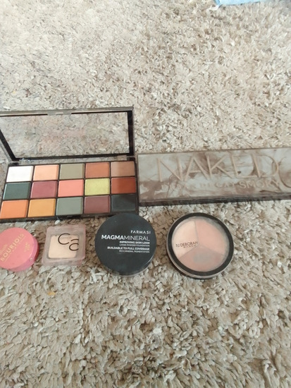 Kvalitetan set sminke Urban decay paleta mi