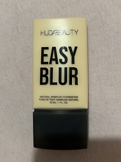 Huda beauty easy blur puder