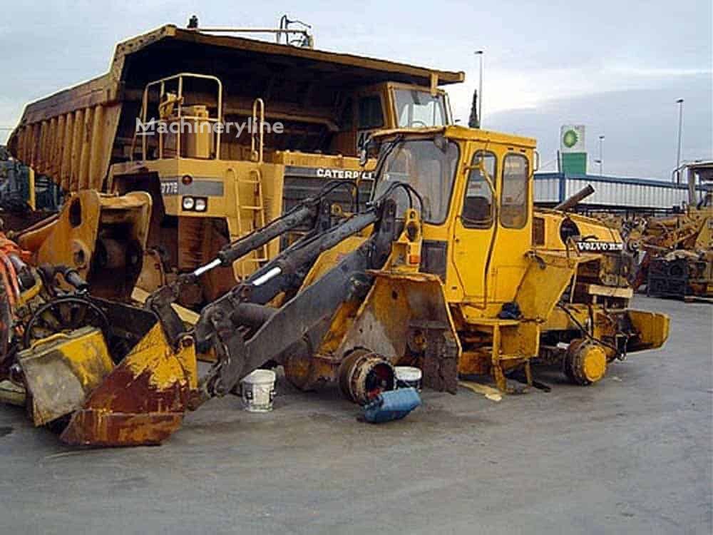 Buldoexcavator hidraulični čekić