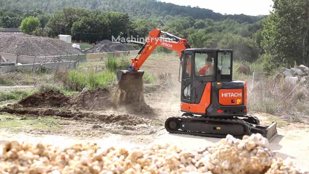 Miniexcavator Hitachi în acțiune la excavare hidraulični čekić