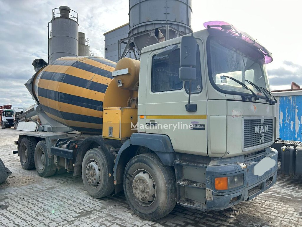 Liebherr na šasiji MAN F2000 32.343 kamion s mešalicom za beton