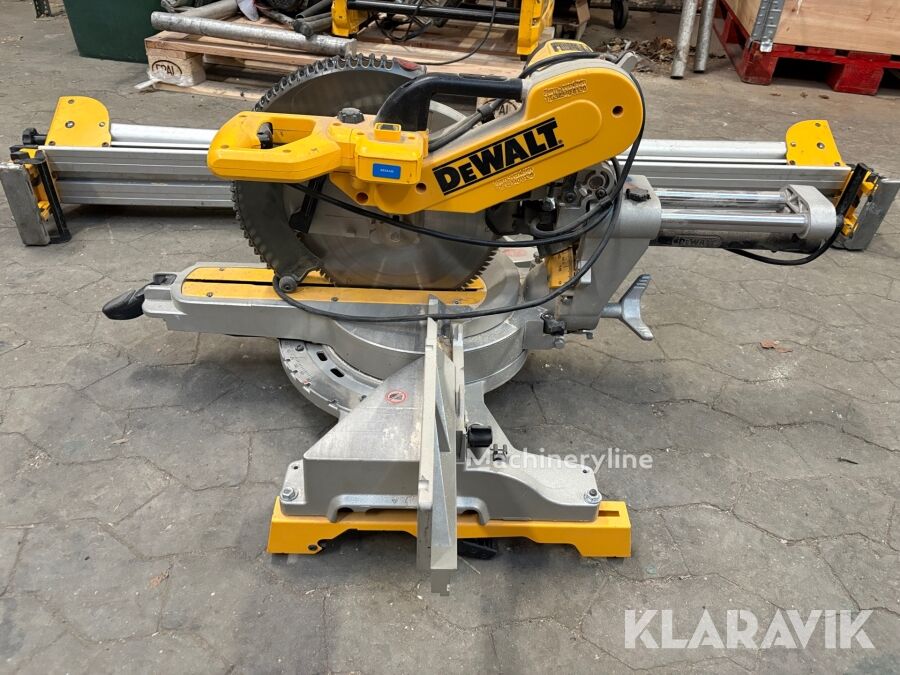 Prodaje se DeWalt Kap- og geringssav med skydefunktion 305mm DEWALT DWS780-QS Med kružnu testeru na aukciji