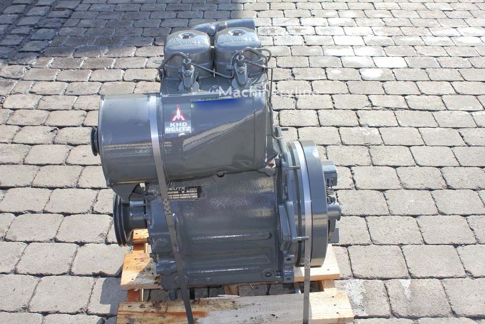 Motor second hand za Deutz F2L 912 pe paleți građevinske mašine