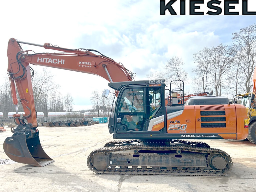 Hitachi ZX250LCN-7 bager guseničar
