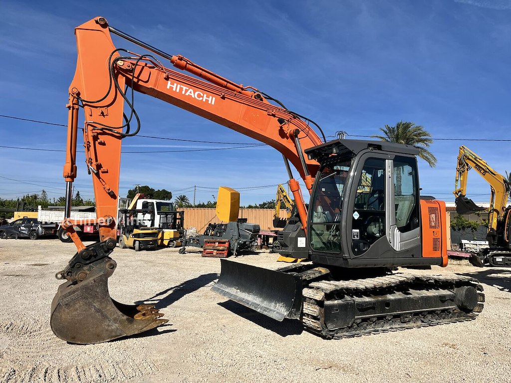 Hitachi ZX135 US-3 bager guseničar