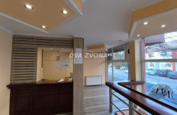 IZDAVANJE LOKALA – ROTKVARIJA – 50 m² – ULIČNI LOKAL SA IZLOGOM