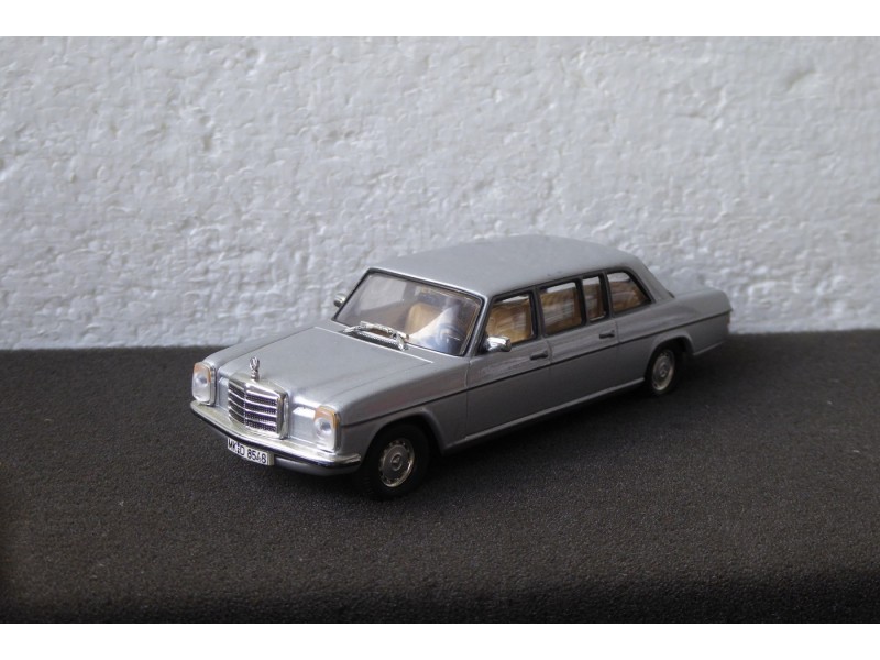 Mercedes Benz W115 1:43 IXO