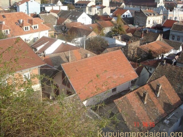 Centar Zemuna kuca sa dva stana-retko u ponudi